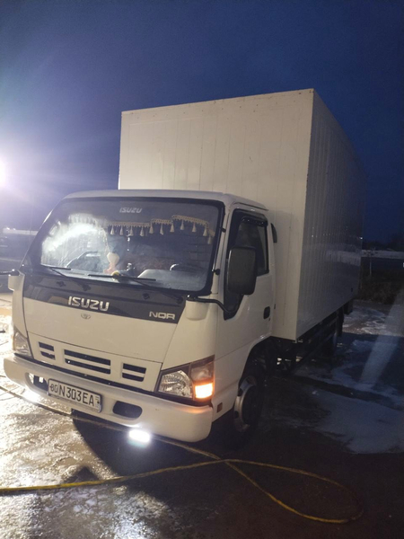 Isuzu NQR yuk mashinasi