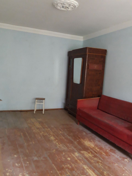 Продаю свою 1-комн. кв, в г. Чирчик 3 микр (около рынка)