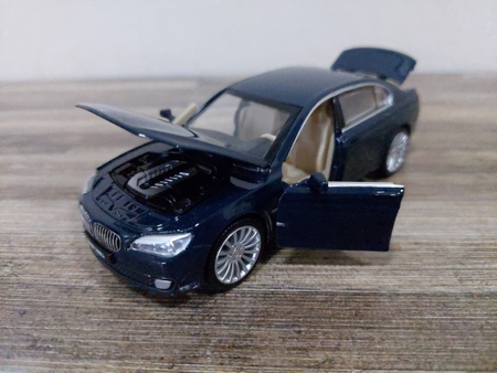 Моделька BMW 7 1:34