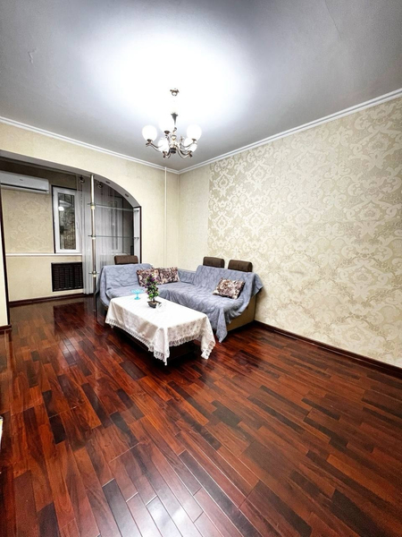 Продам квартиру Буюк ипак йули Художники 2/1/5 50м2