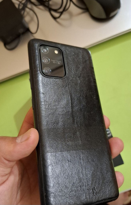 SAMSUNG S10 lite