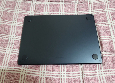 Macbook Air M2 midnight blue 13 dyum yangi sotiladi.
