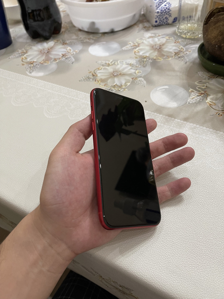 iPhone 11, red product. Идеальное состояние.