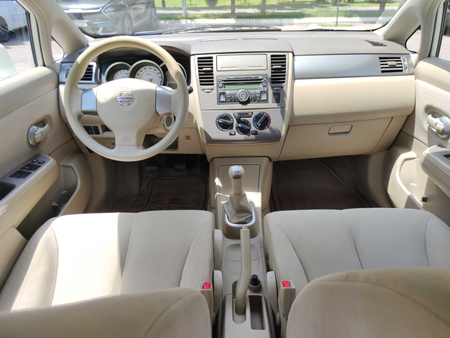 Nissan Tiida 1.6 MT