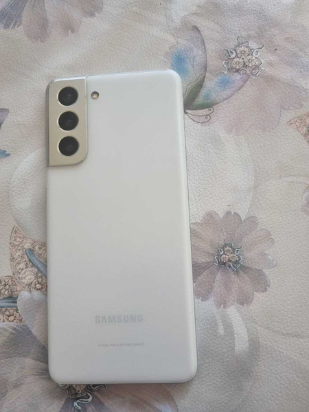 Samsung S21 идеал ҳолатда экранида заводской плёнкалари билан