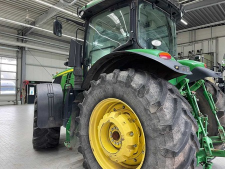 John Deere 7260R. (б/у)
2014 год