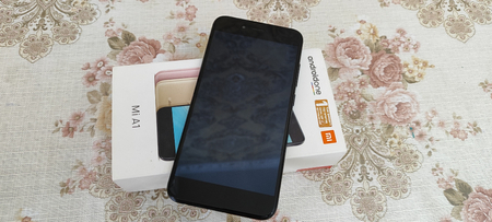 Продается телефон Mi A1 в хорошем состоянии