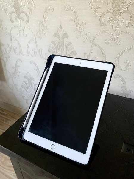 iPad  (6-го поколения) 128 Гб Wi-Fi
