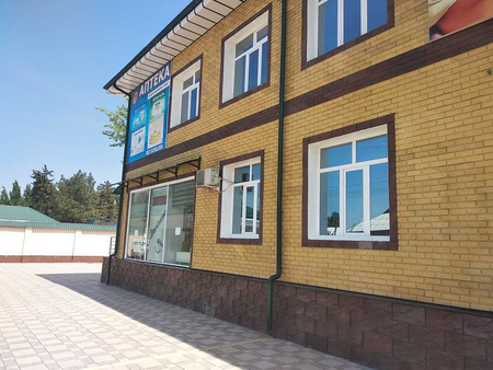 Shahrixon t. 3 qavatli shifoxona binosi bolib to'lash asosida sotuvda