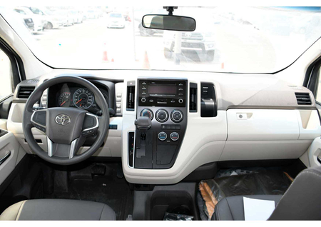 Транспортные услуги - Toyota Hiace 2023