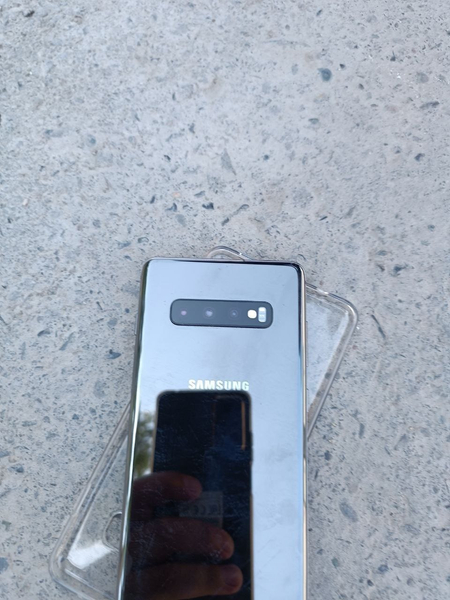 Samsung s 10 plus 8 va 128gb holati idial