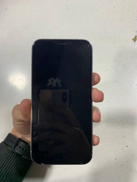 Iphone 12 pro 256gb oq xolati chotkiy uzim ishlatganman aybi yo