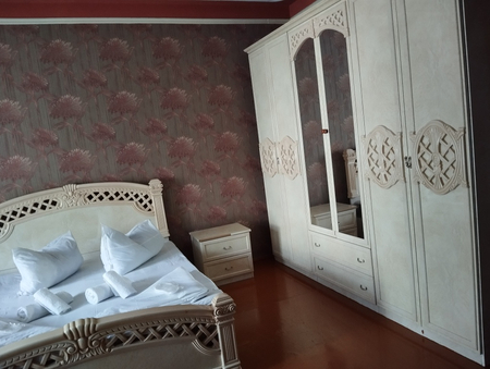 Mexmonxona,Hotel bez zags