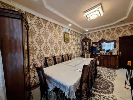 Продается квартира в престижном районе 3/3/5 М-Улугбек (J2776)