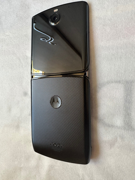Продам Motorola RAZR 2019