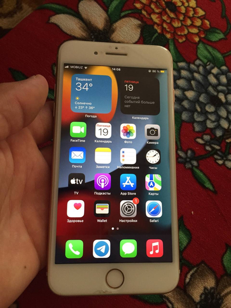 Iphone 8 plus LL/A holati zor qirilgan joyi yoq akuratni tutilgan