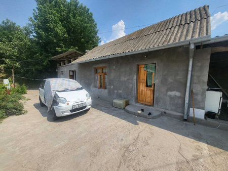 Uy sotiladi 10sotix 4xona