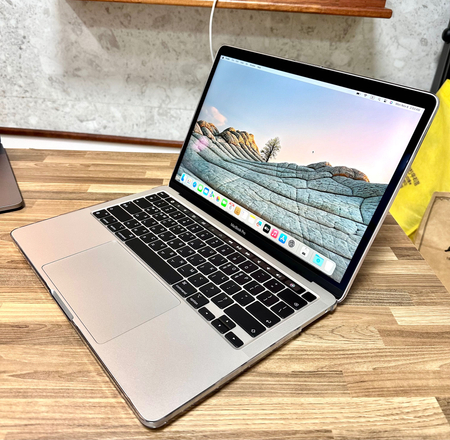 MacBook Pro 2020 13 dyum