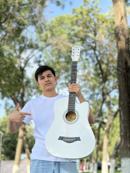 Akustik Gitara SKIDKADA