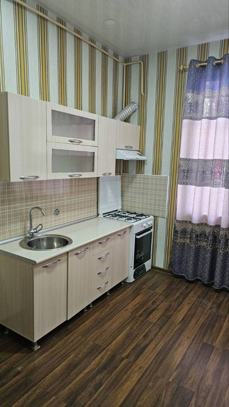1-xonali sotiladi. 27900$