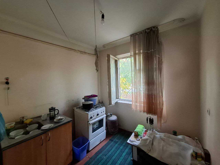 Farg'ona sh. Frunziskiy 4 maktab. 1 xonali sotiladi.