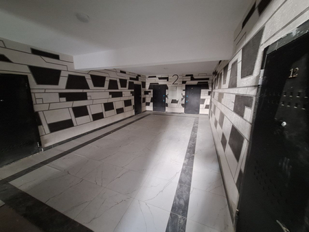 Kvartiralar sotiladi. 1 etaj 7 mkr., 3 xonalik. 82.5 kv.m