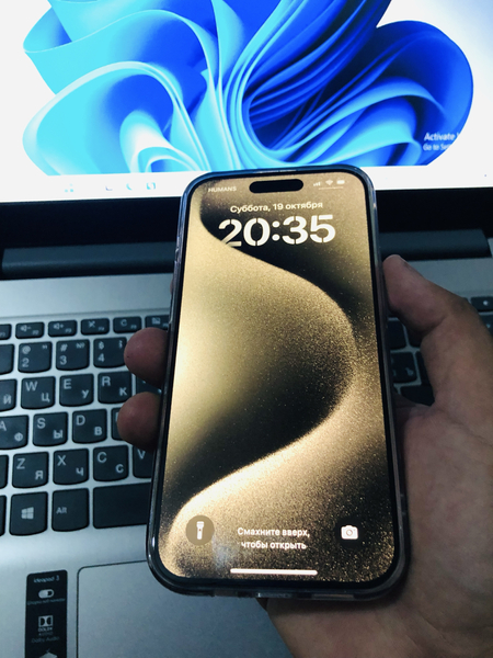 iPhone 15 Pro ideal holatda