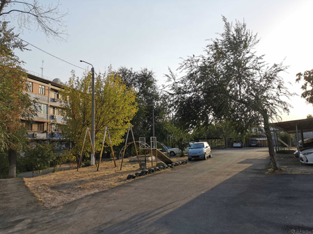 2 xonali, 77-seriyali shinam g'ishtli uy sotiladi