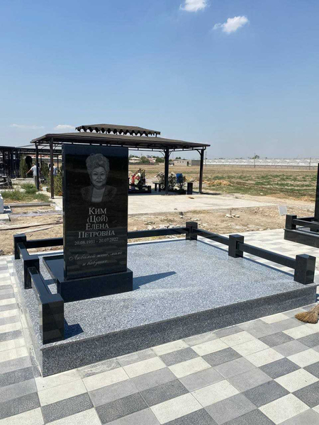 Памятники из мрамора и гранита.