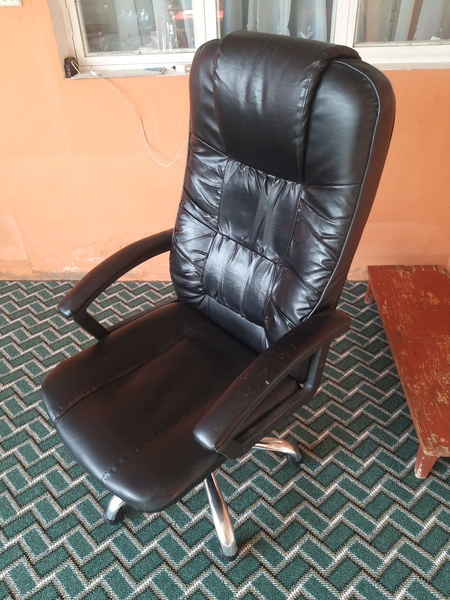 Office kreslosi sotiladi