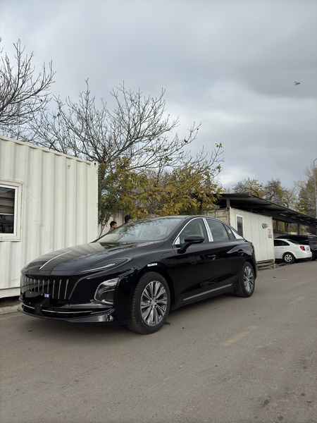 Hongqi EQM-5 500km full komplect