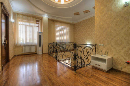 V1859 Продается дом на Никитина 4,5 соток 8 комнат 3 этажный +бассейн
