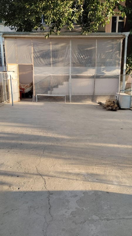 Uy sotiladi. 3 m/t. 2  xonali 3 xona  qilingan. yevro remont qilingan.