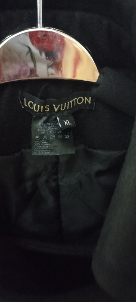 Хорошее пальто от LV
