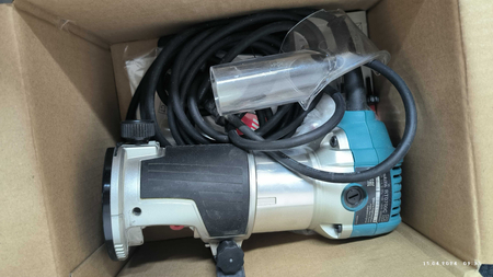 Кромочный фрезер MAKITA RT0700C