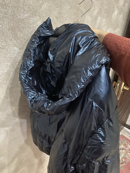 Kurtka qiz bollar uchun 9 yoshdan 12 yoshgachaon razmer keladi