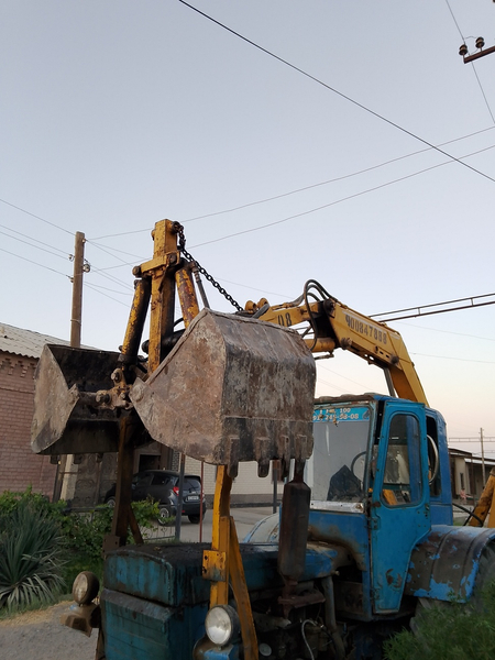 Traktor 28 kran sotiladi
