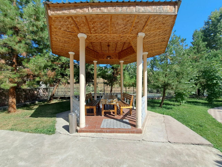 Dacha ugam daryo buyida