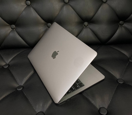 Apple MacBook Pro  2017 года в хорошем состоянии