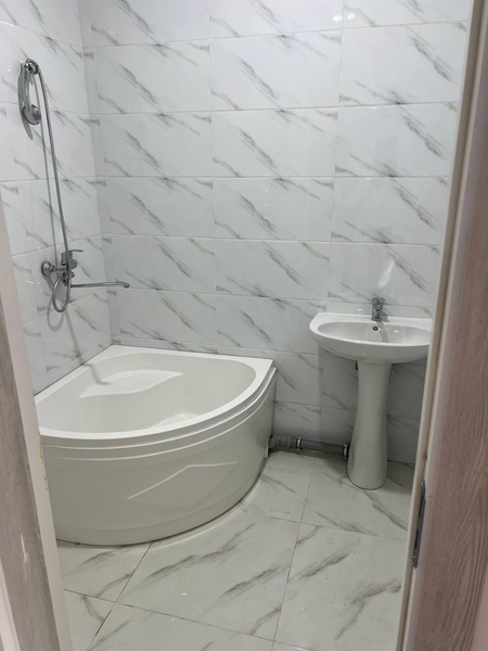 Срочно сдается Янги Хаёт районе массив 16А  2 комнотная квартира 250$