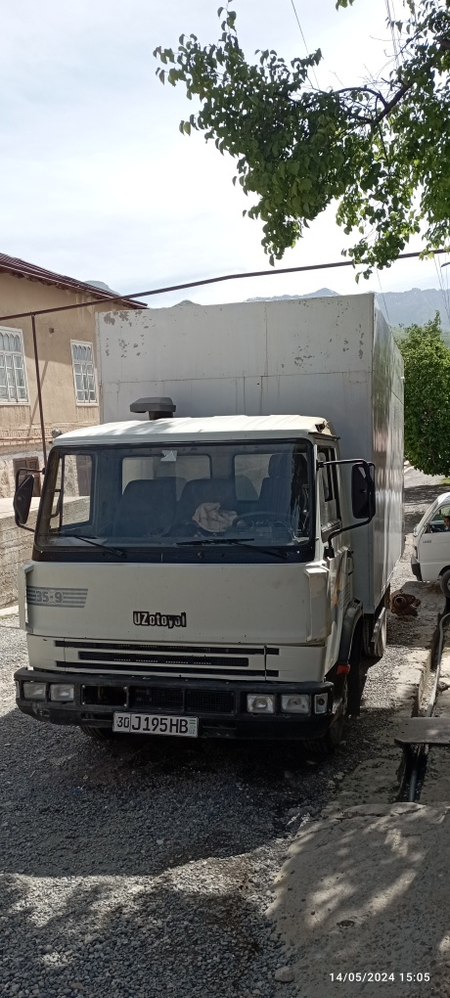 Uz otayoʻl 2002.