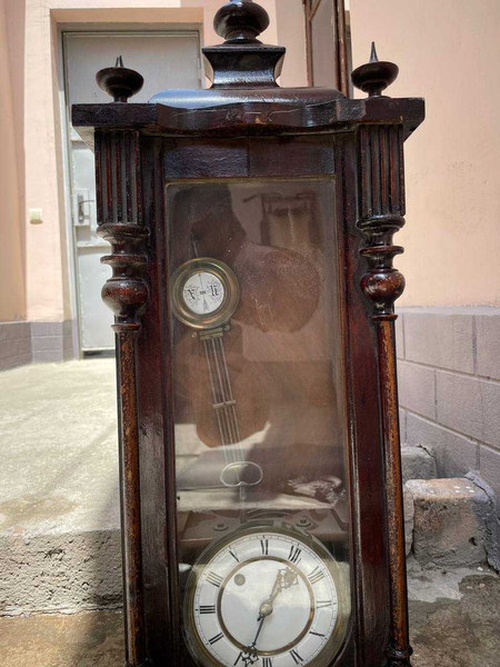 Продаются антикварные часы.