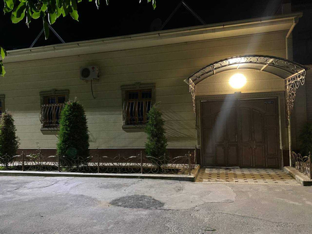 Zangata  hovli sotiladi