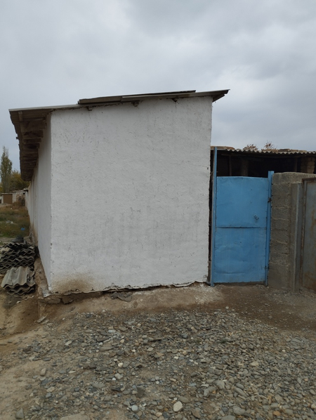 Uy sotiladi yaxshi holatda
