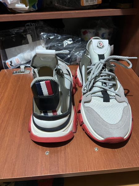 Продам красовки Moncler