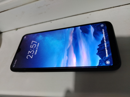 Redmi 7 4/64 kafolati bilan halol telefon.