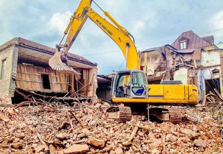 Уй ва биноларни бузиш ишлари. Мусор чикариш, хама турли техника мавжуд