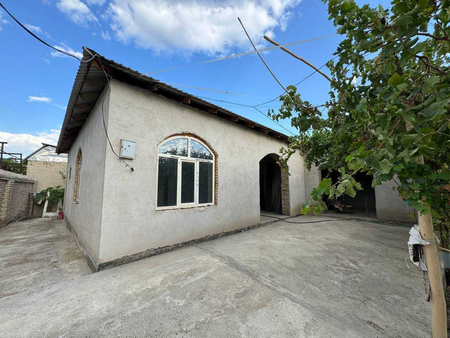 5 sotiqli hovli sotiladi