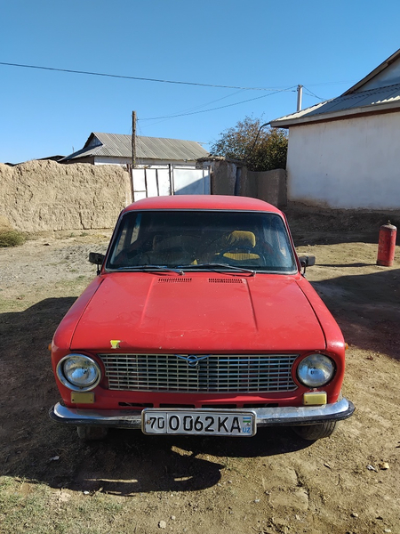 Лада 21011 сотилади. Холати яхши