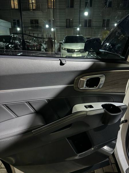 Kia Sorento 2.5 7 kishilik oq 2023 pachka